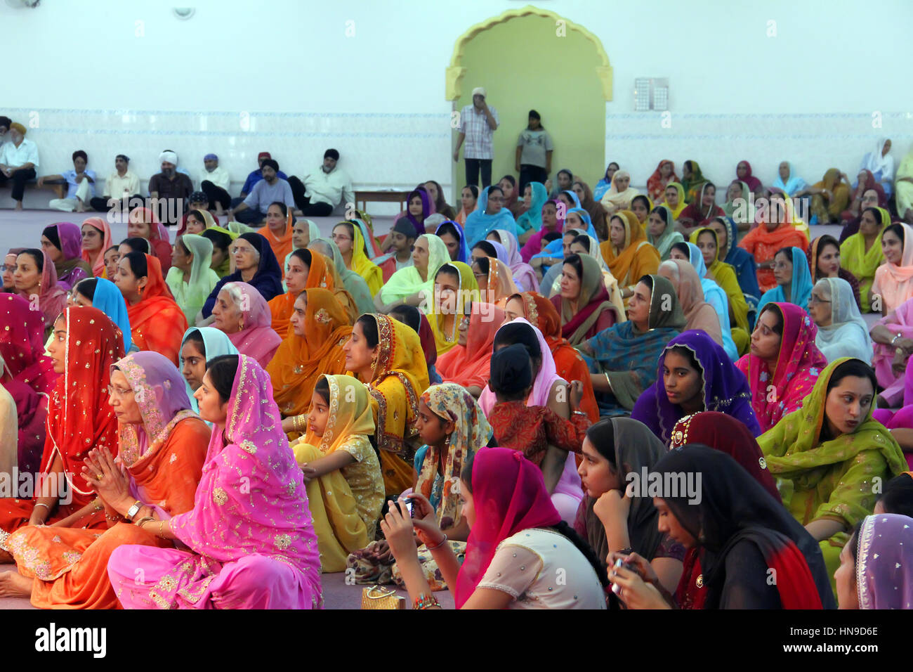 Traditional sikh clothing hi-res stock photography and images - Alamy
