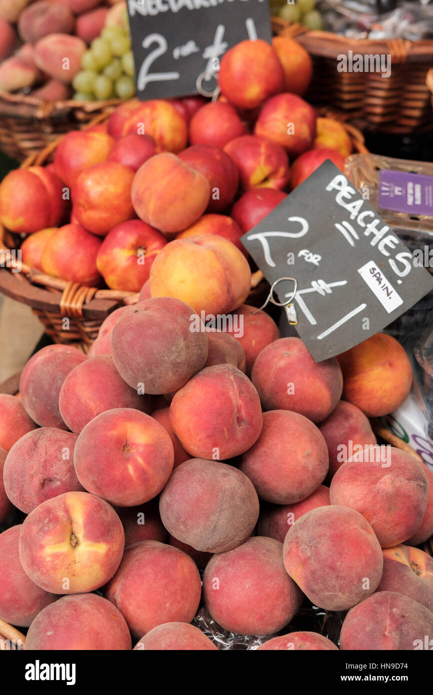 Peaches and nectarines on the market Stock Photo - Alamy