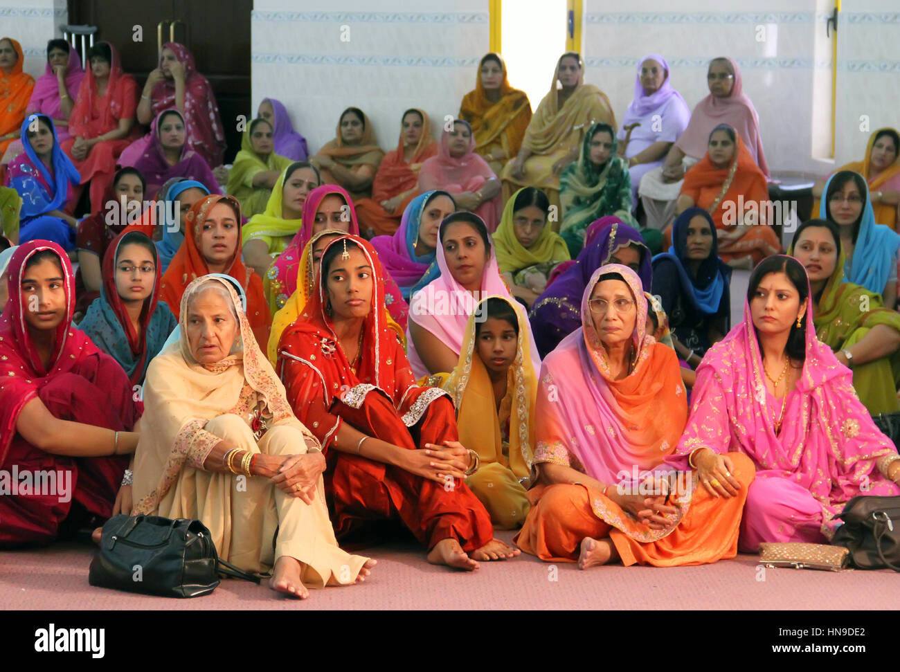 Traditional sikh clothing hi-res stock photography and images - Alamy