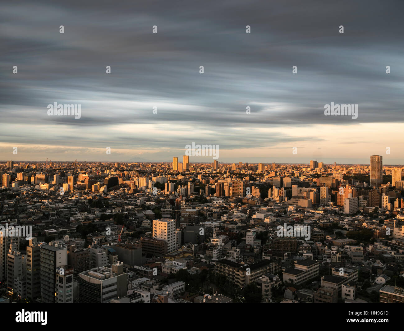Dramatic sky over Tokyo cityscape before sunset, Tokyo, Japan Stock ...