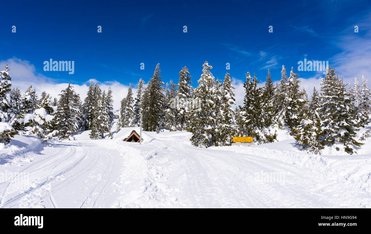 Minaret summit in winter, Inyo National Forest, Sierra Nevada Mountains ...