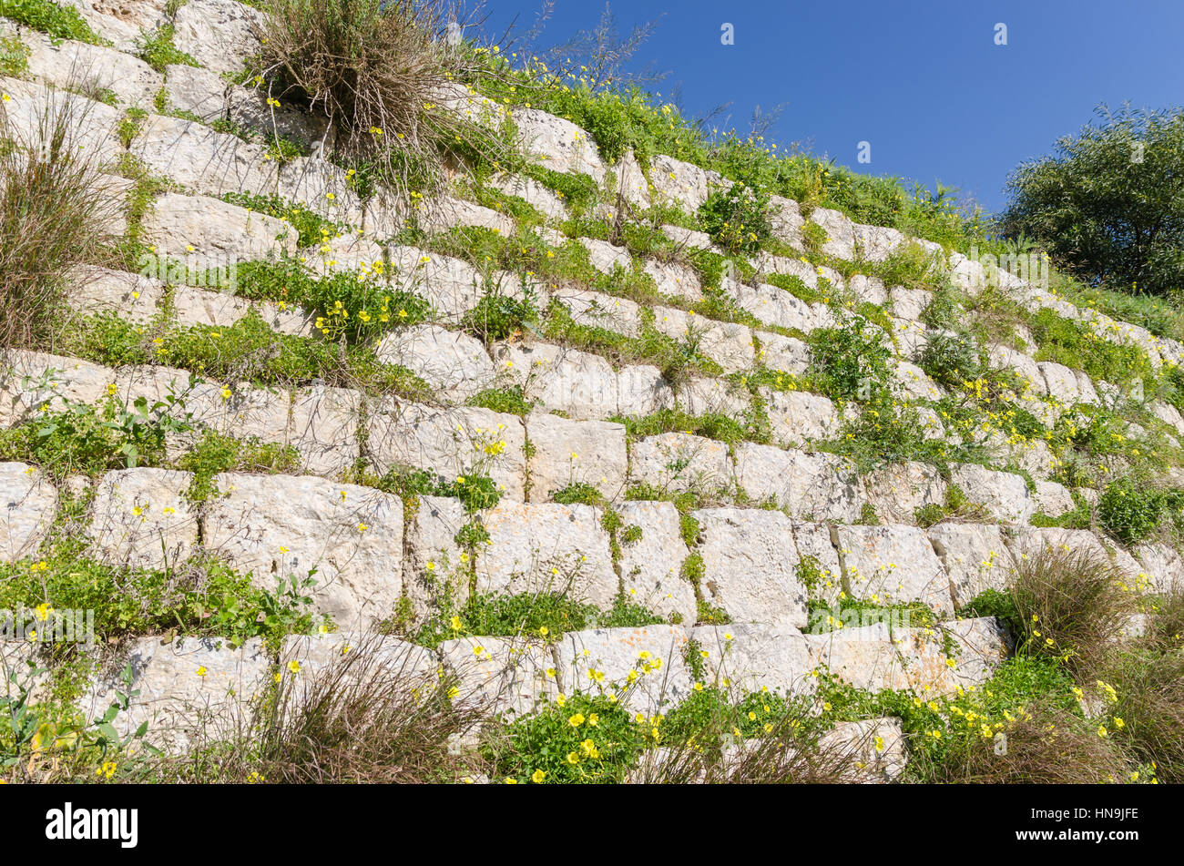 Rubble wall in Chadwick Lakes - Malta Stock Photo - Alamy