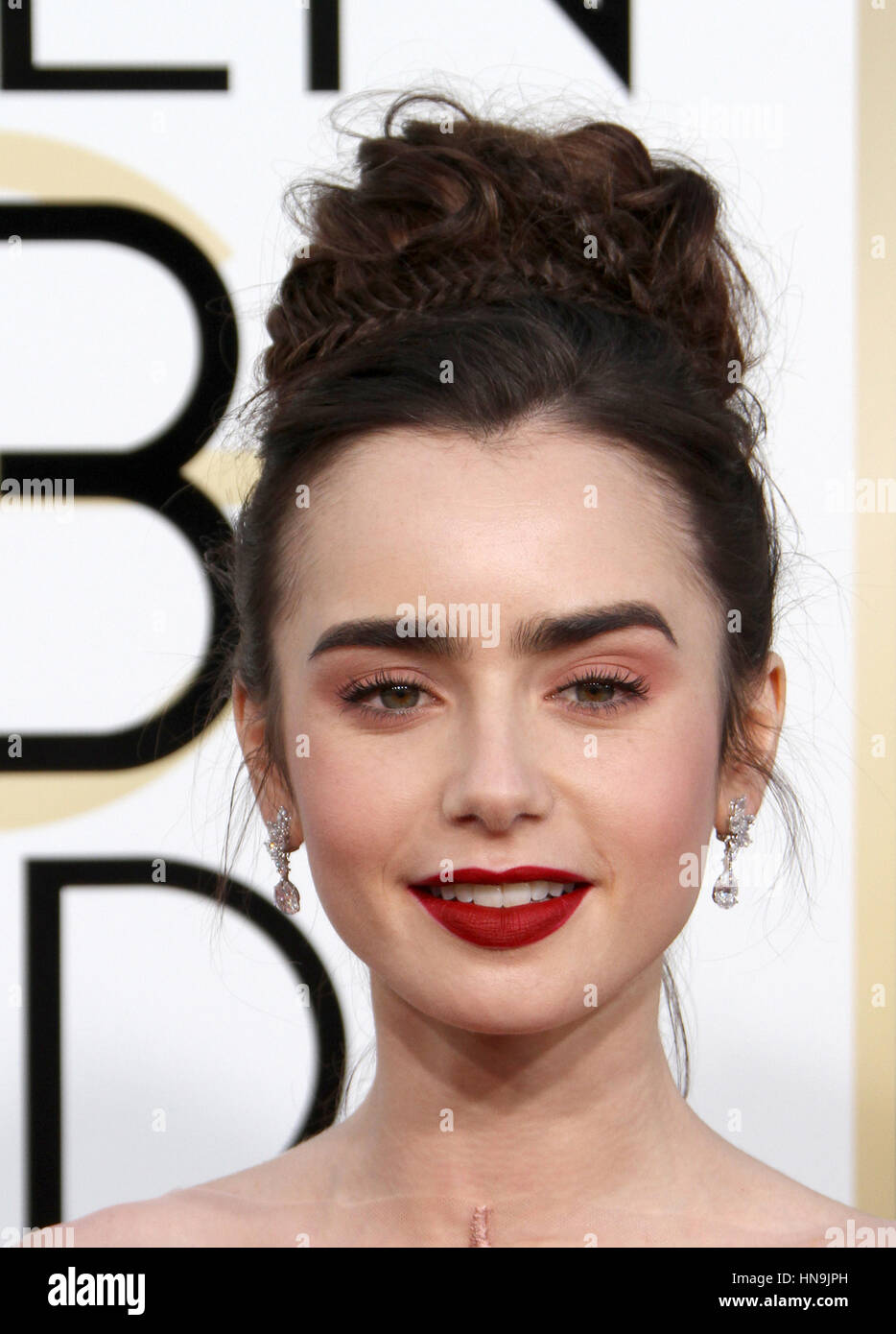 Lily Collins 2022 Golden Globes