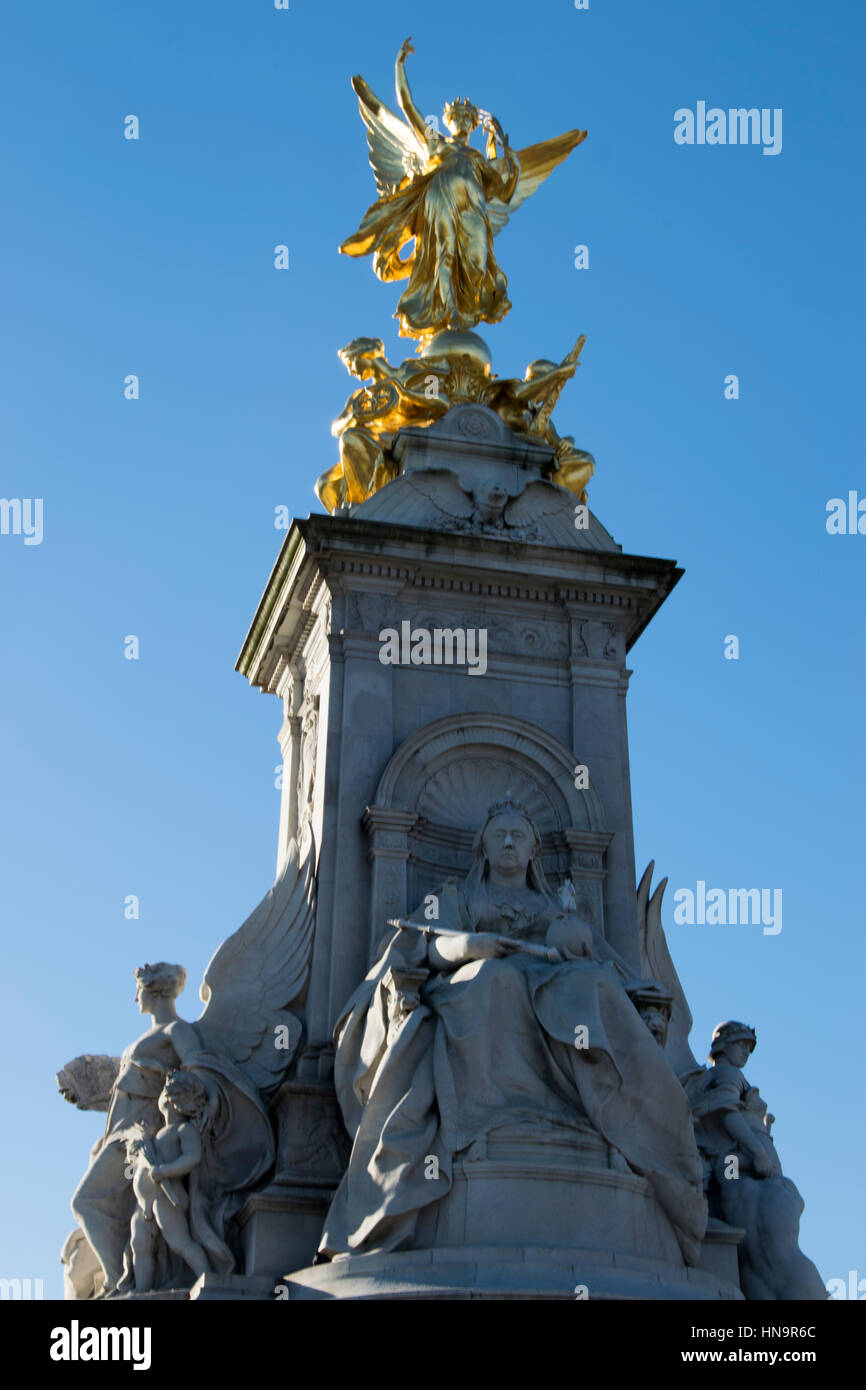 Queen Victoria Memorial Statue, London, England Stock Photo - Alamy