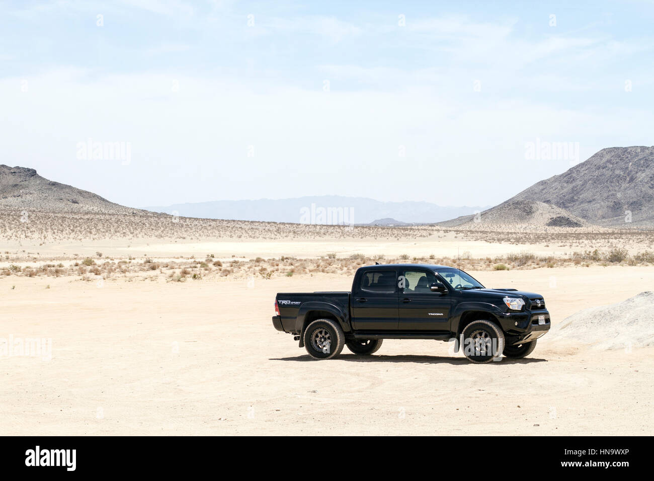 Pick up truck in the desert hi-res stock photography and images - Alamy