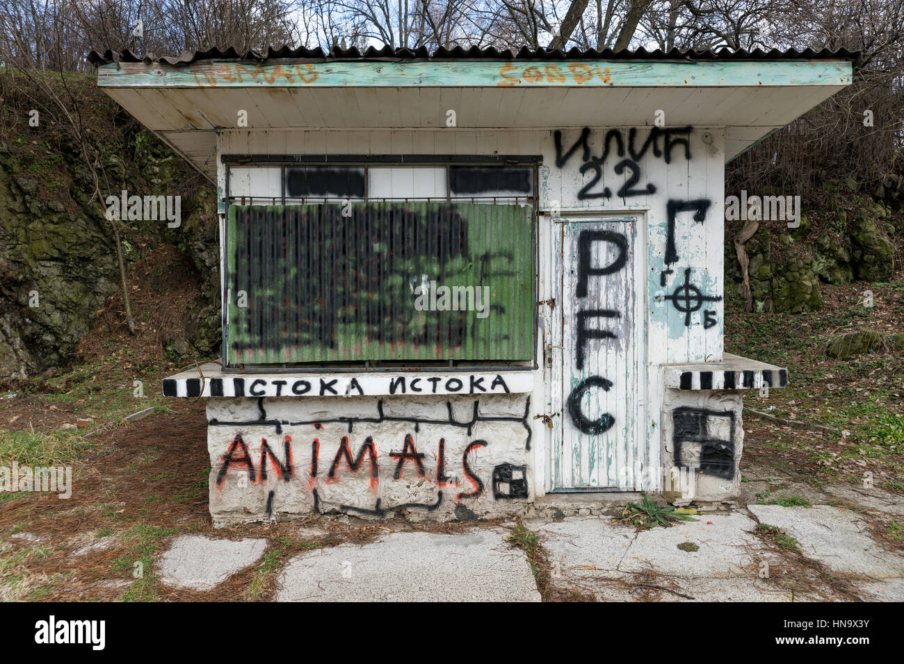 Abandoned kiosk spotted with graffiti Stock Photo - Alamy