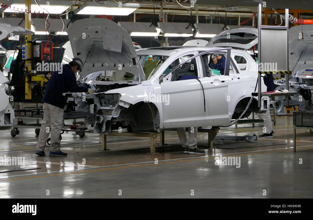 China vehicle assembly line hi-res stock photography and images - Alamy