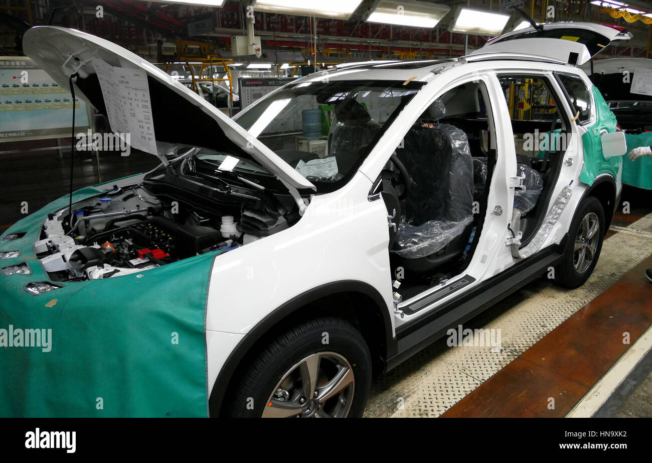 China vehicle assembly line hi-res stock photography and images - Alamy