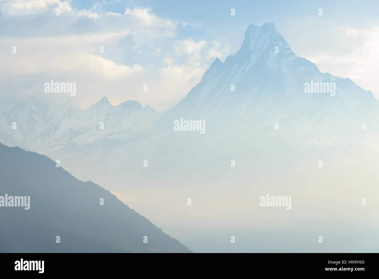 Machhapuchchhre hi-res stock photography and images - Alamy