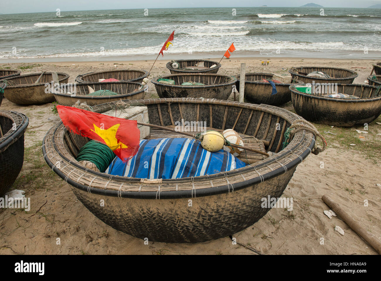Bamboo row boat hi-res stock photography and images - Alamy