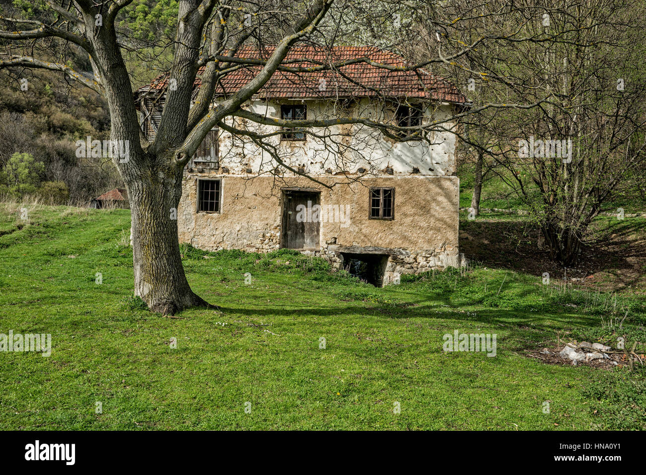 Abandoned saw mill hi-res stock photography and images - Alamy