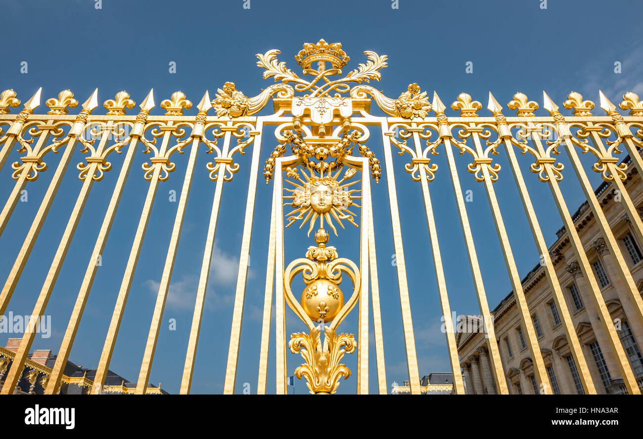 Palace of versailles entrance hi-res stock photography and images - Alamy