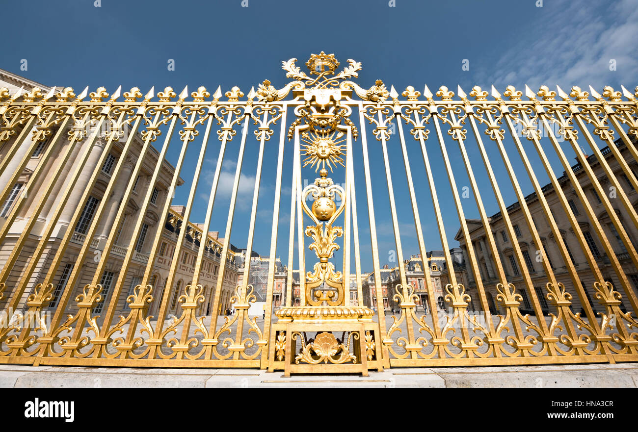 Entrance gate versailles palace france hi-res stock photography and ...