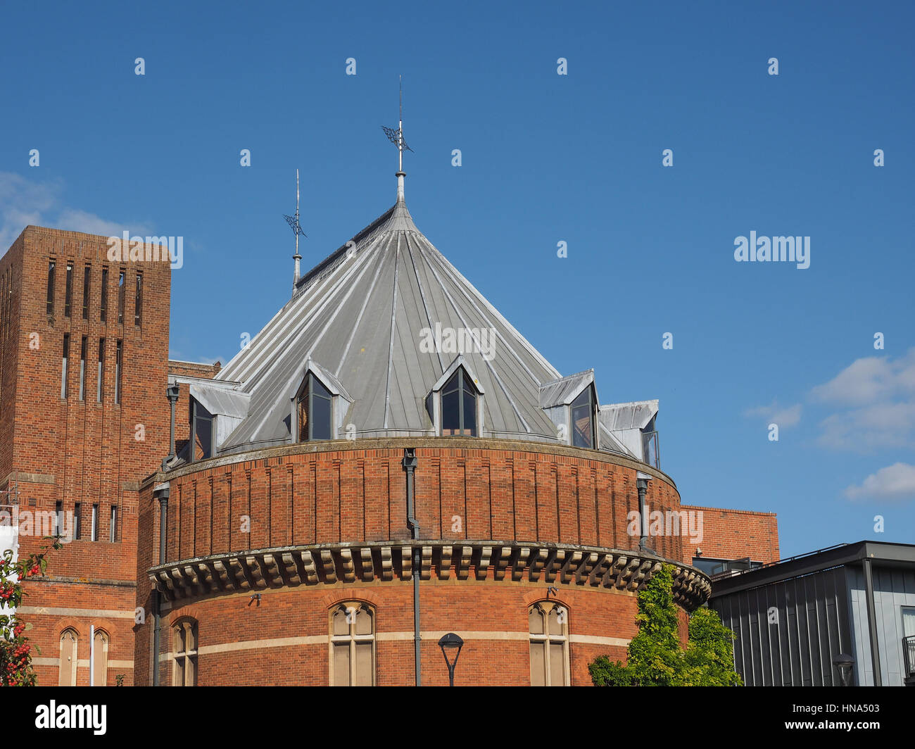 Royal Shakespeare Theatre on River Avon in Shakespeare birth town Stock ...