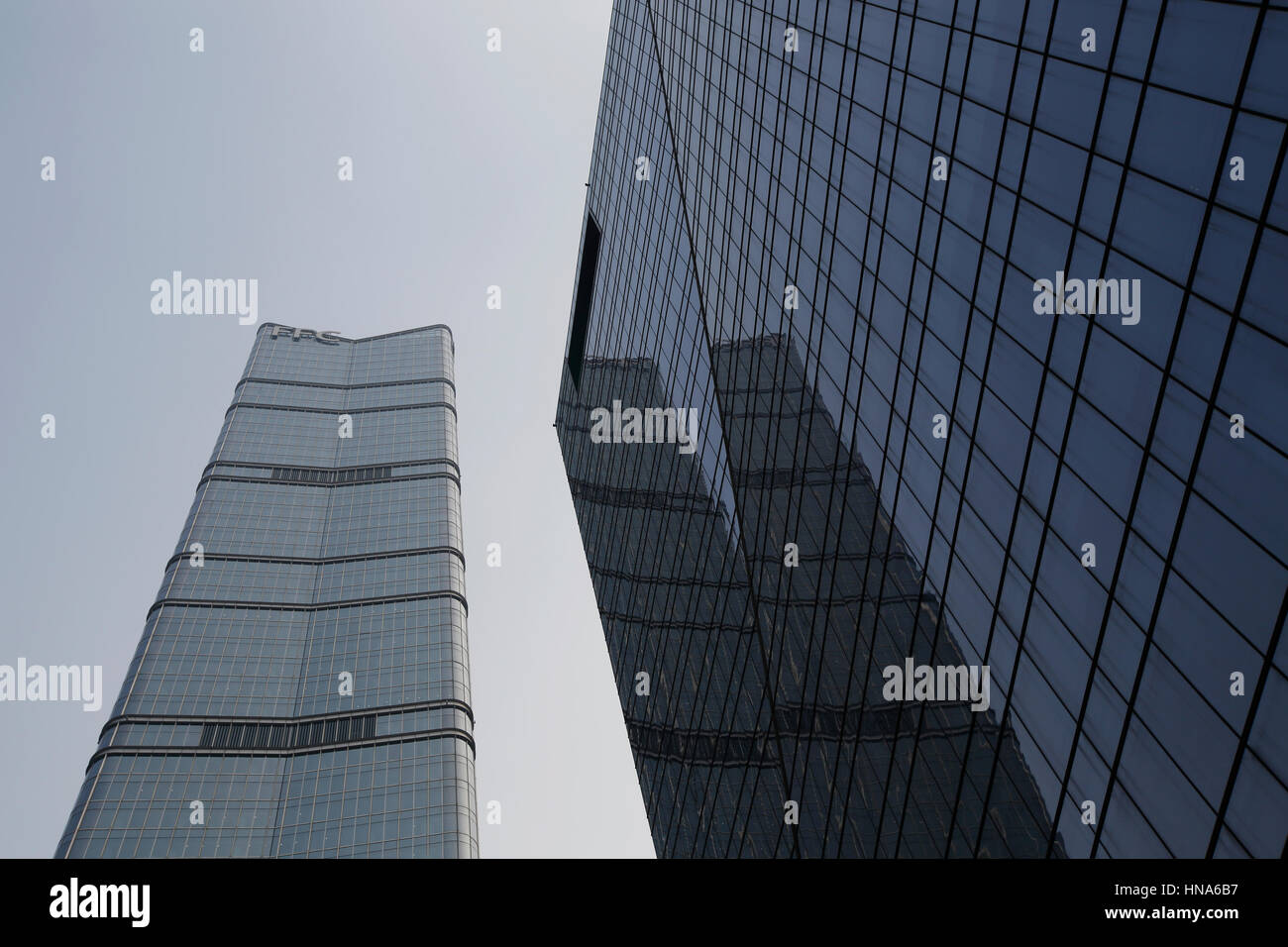 Standard chartered tower hi-res stock photography and images - Alamy