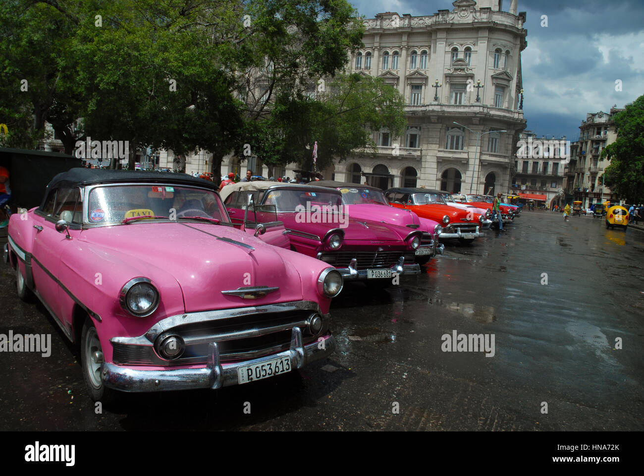 Pink vintage car, Parque Central, Havana, Cuba Stock Photo - Alamy