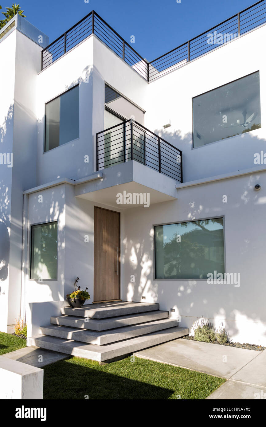 A Modern White House Stock Photo - Alamy