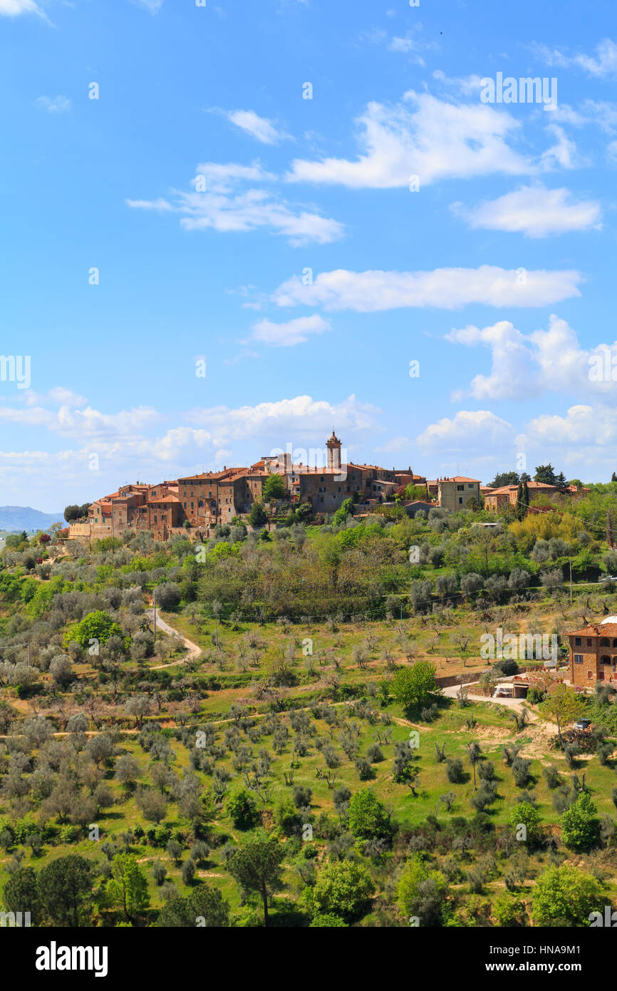 Castelmuzio charming town hilltop in the Tuscan countryside in Italy ...