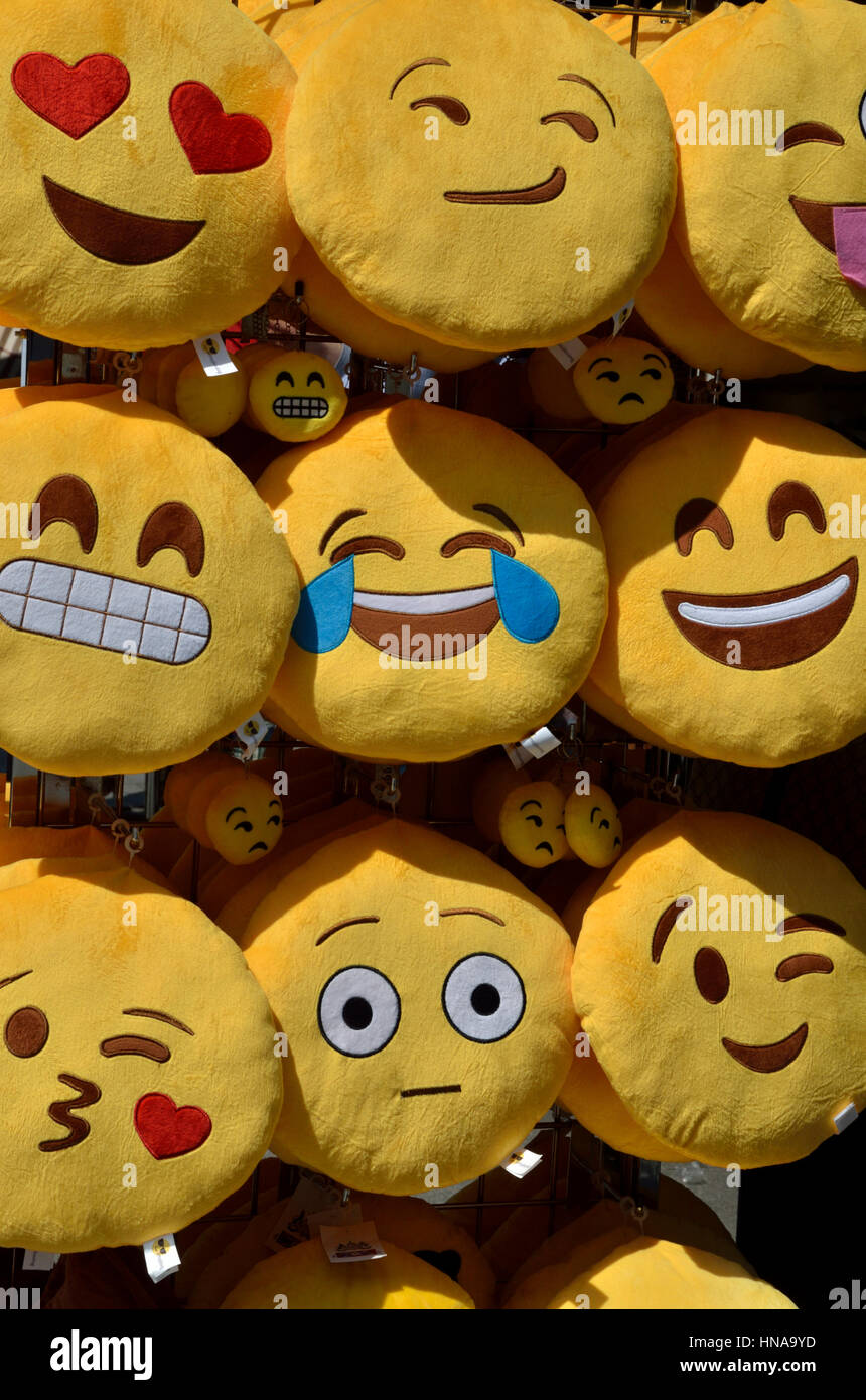 Many faces hi-res stock photography and images - Alamy