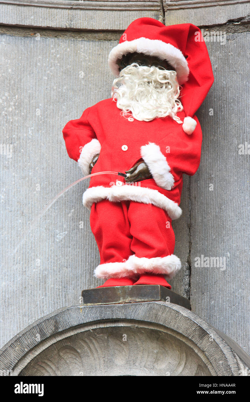 Manneken Pis dressed like Santa Claus in Brussels, Belgium Stock Photo ...