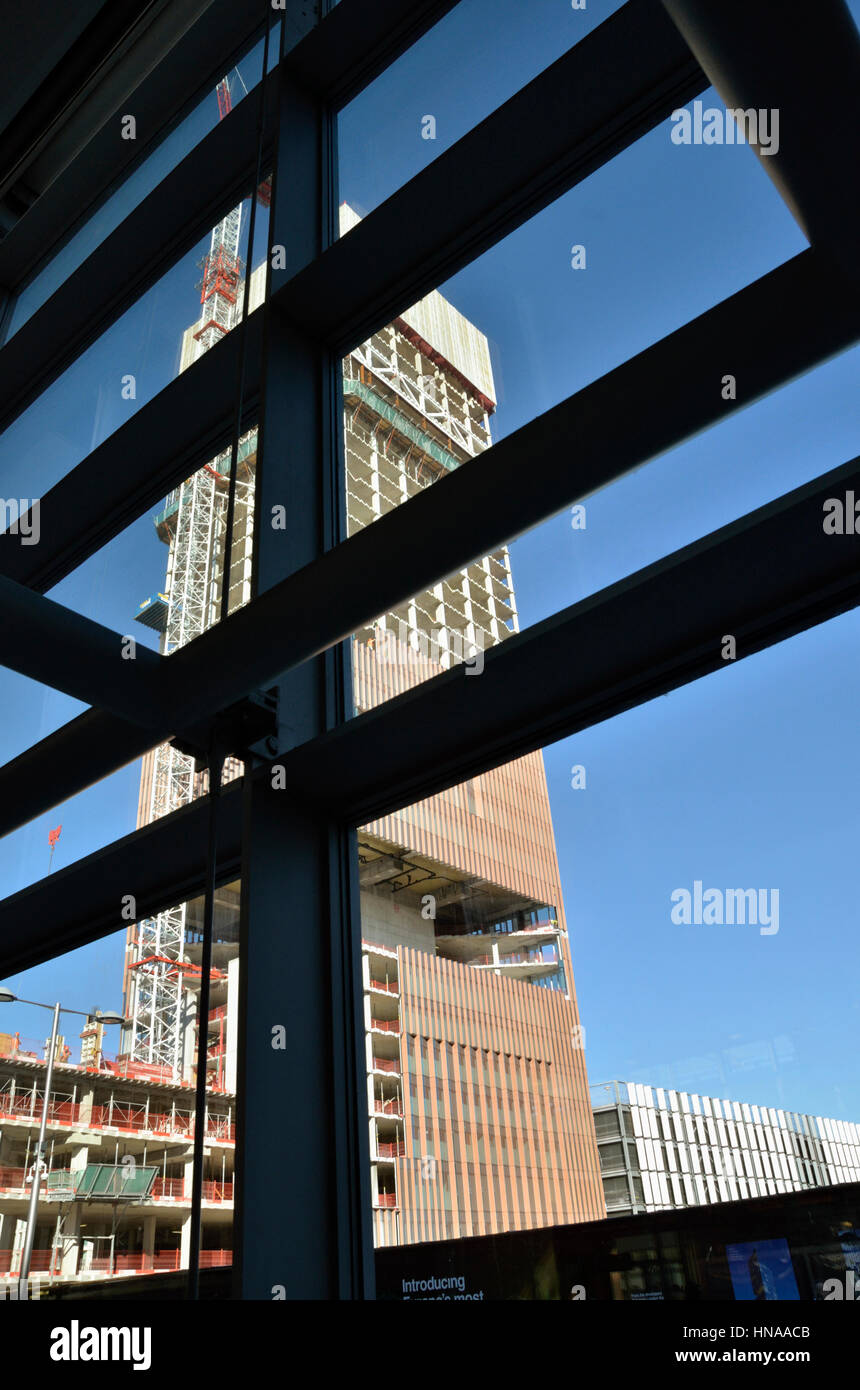 Office tower windows hi-res stock photography and images - Alamy