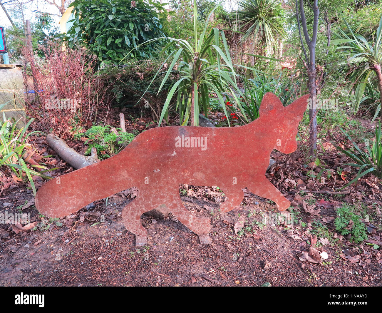 Metal fox sculpture hi-res stock photography and images - Alamy