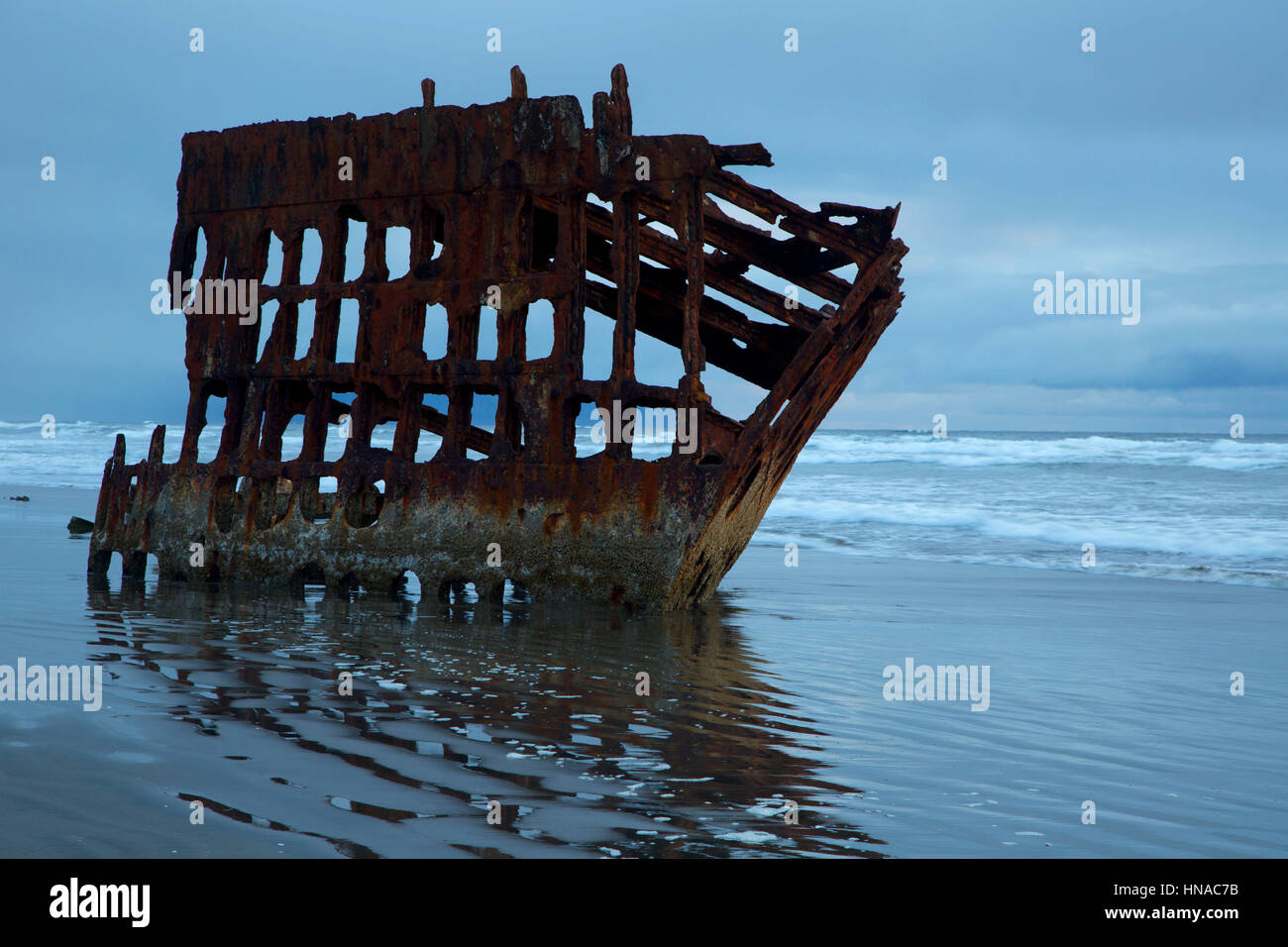 Shipwreck coast oregon hi-res stock photography and images - Alamy