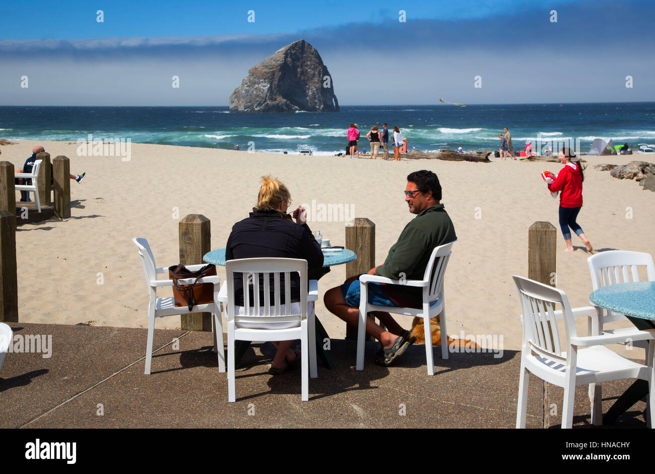 Pub outdoor seating hi-res stock photography and images - Alamy