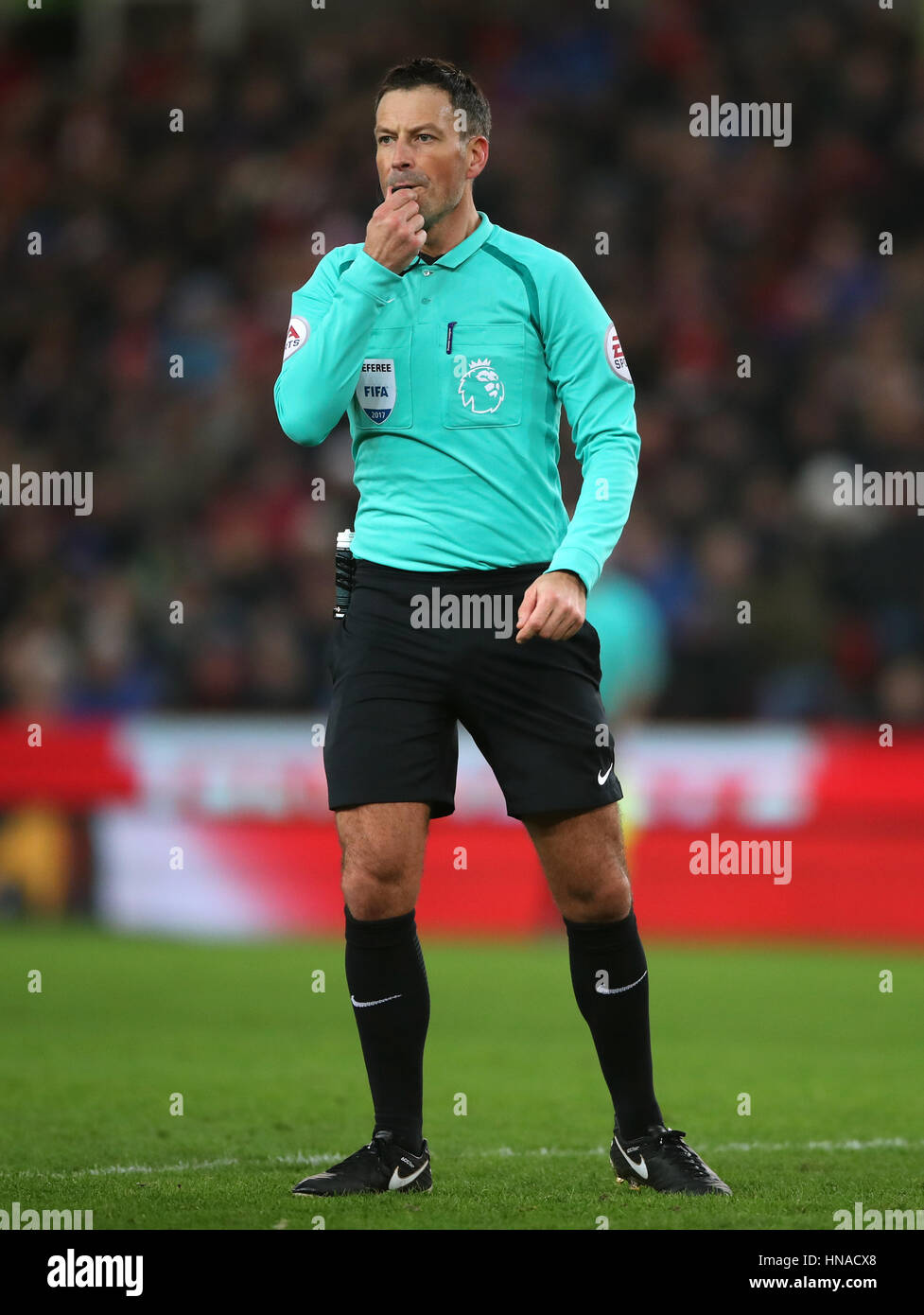 Referee Mark Clattenburg Stock Photo - Alamy
