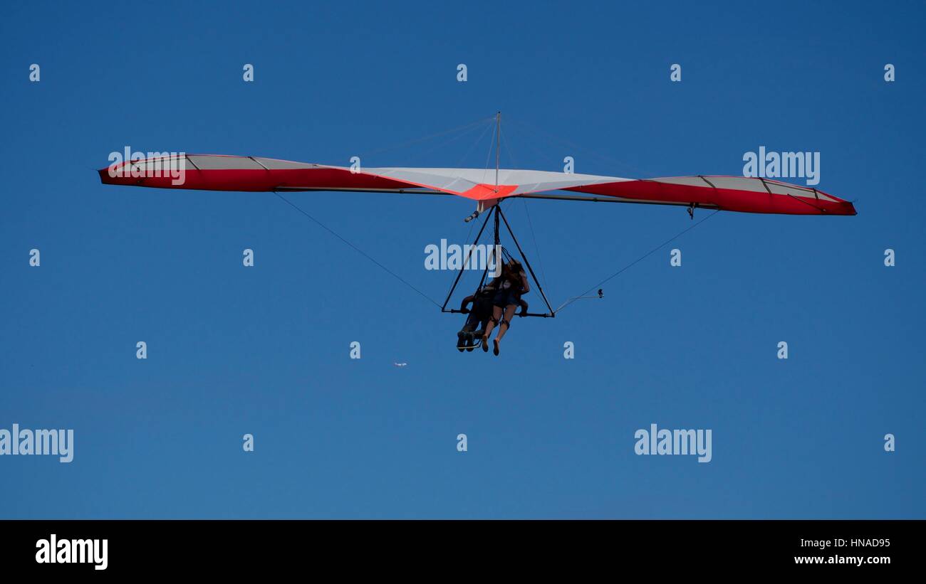Hand gliding hi-res stock photography and images - Alamy
