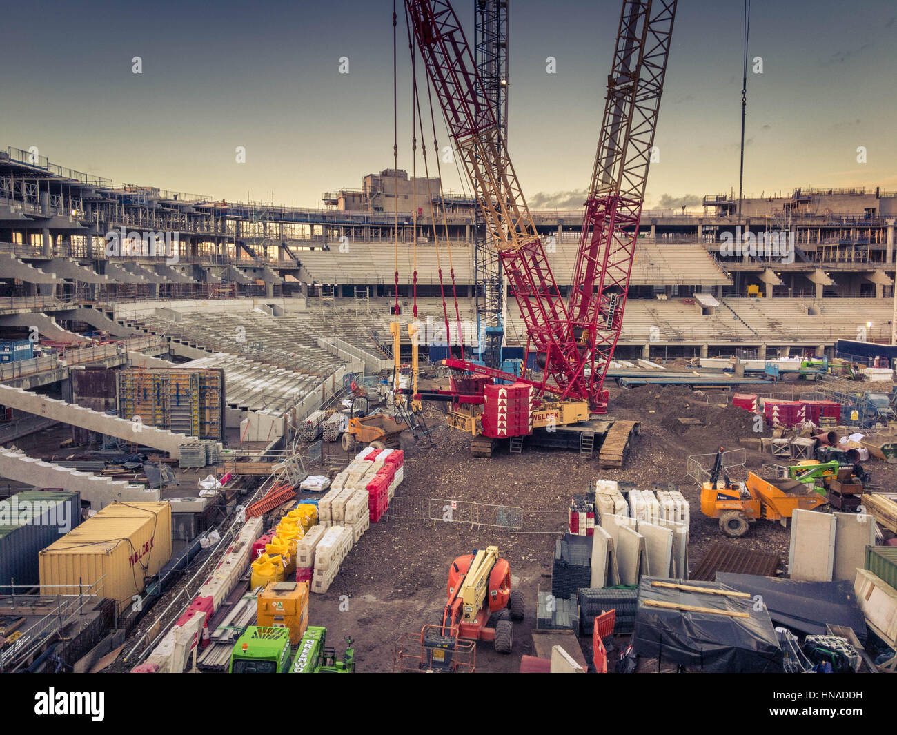 Tottenham hotspur new stadium construction hi-res stock photography and ...