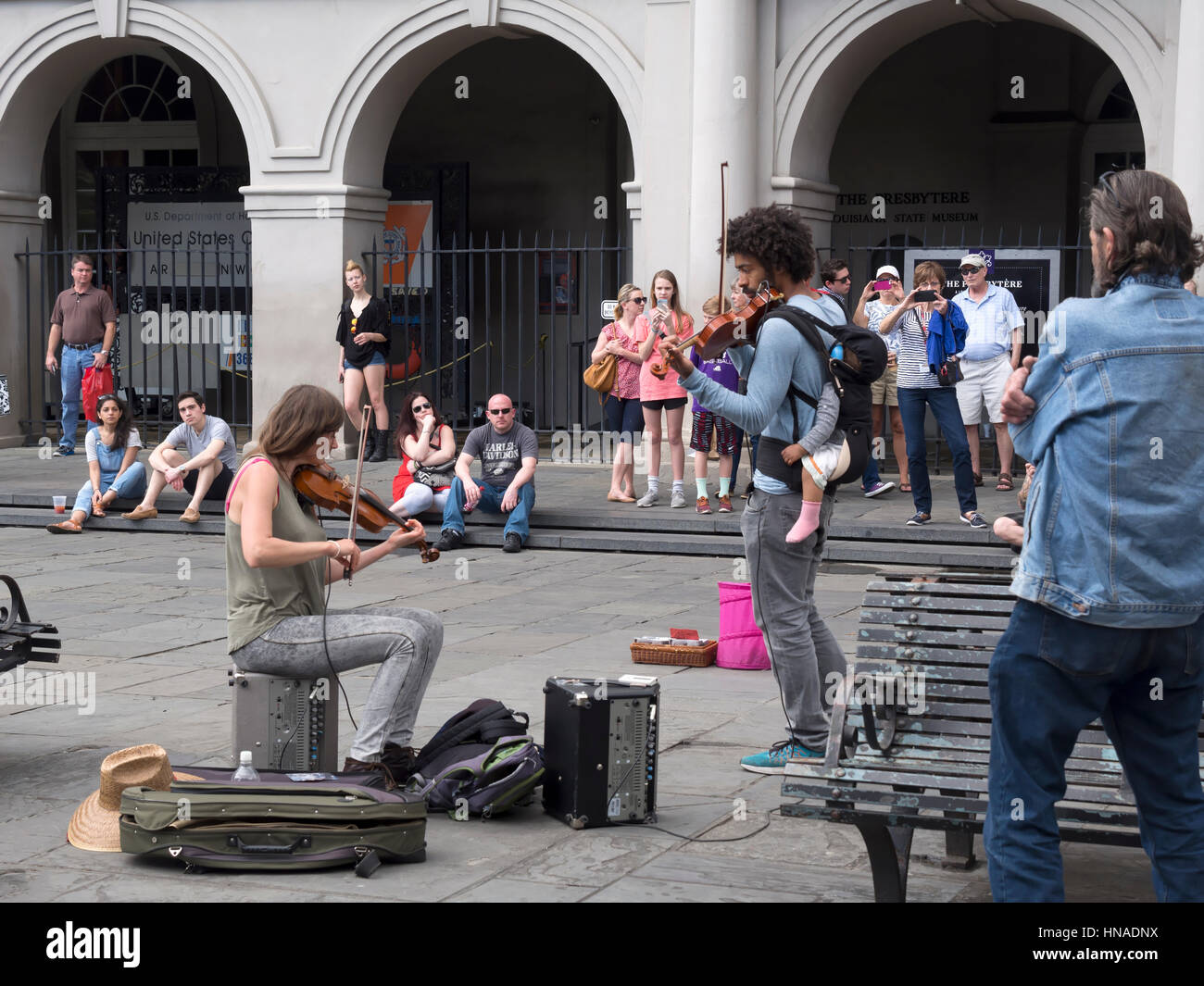 Couple busking hi-res stock photography and images - Alamy