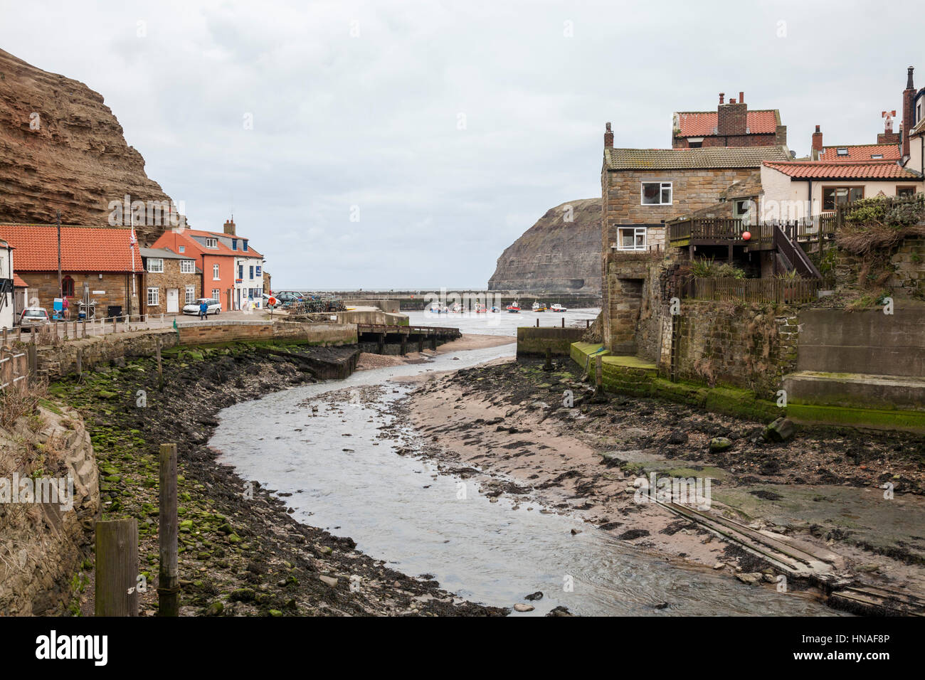 Staithes houses winter hi-res stock photography and images - Alamy