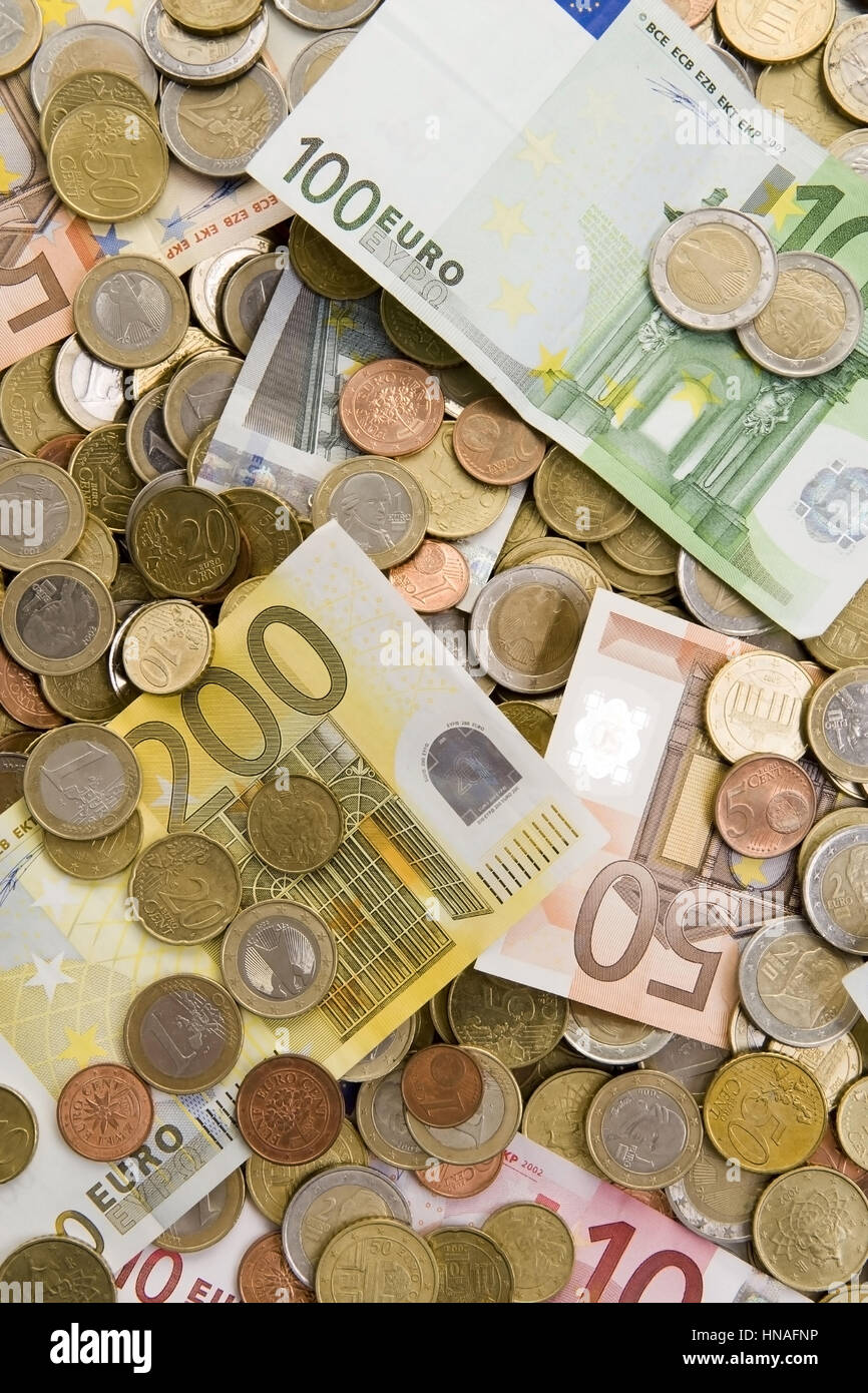 Euroscheine und Euromuenzen - euro banknotes and euro coins Stock Photo ...
