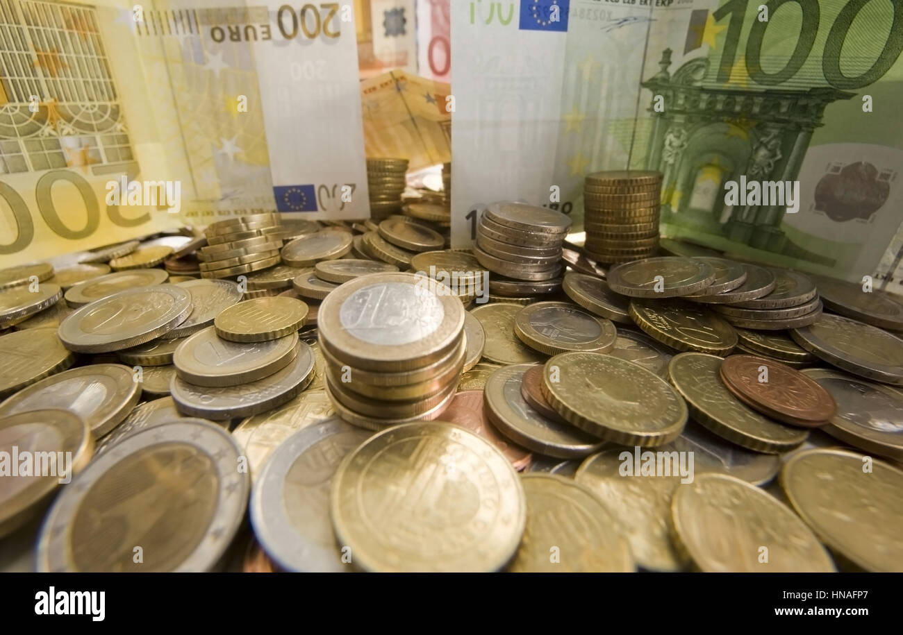 Euroscheine und Euromuenzen - euro banknotes and euro coins Stock Photo ...
