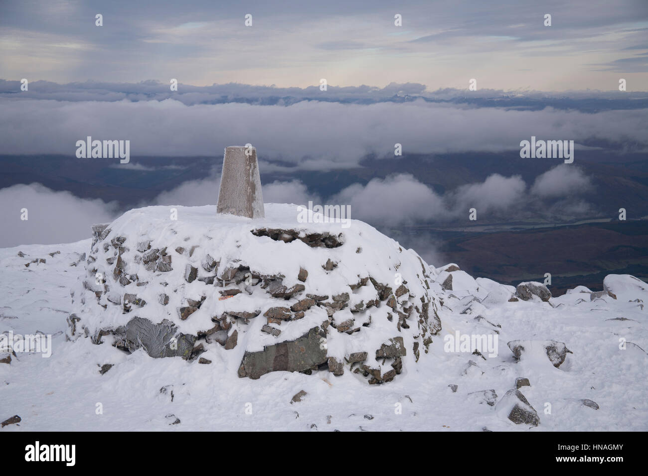 Cloud covered ben nevis hi-res stock photography and images - Alamy