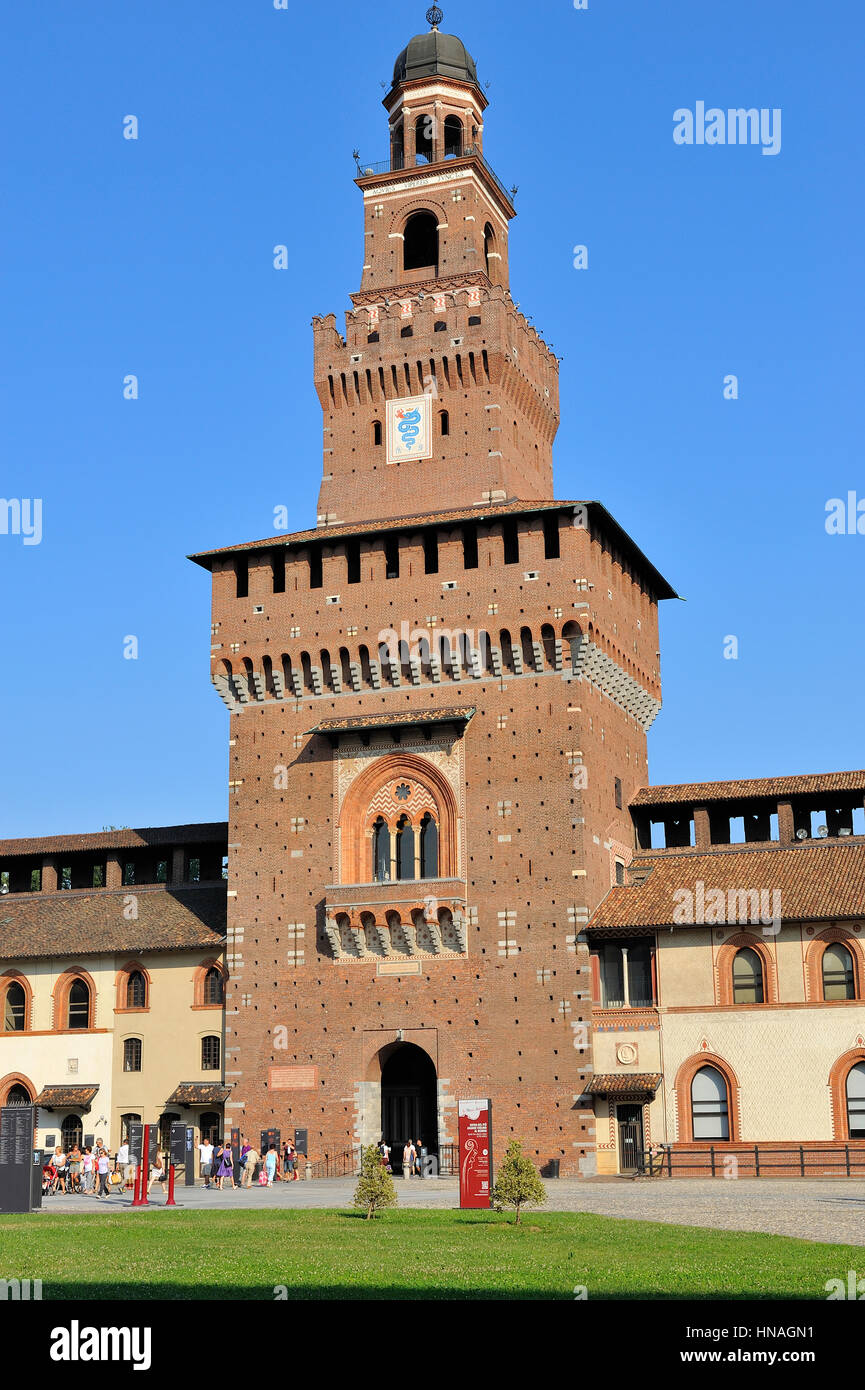 Milano castello duomo hi-res stock photography and images - Alamy