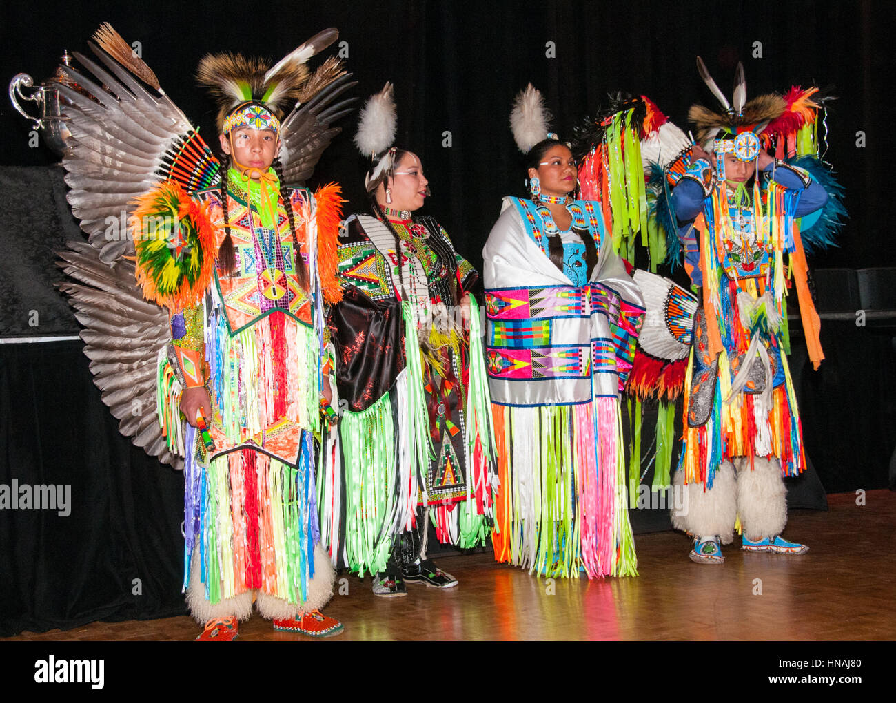 First nations performance canada hi-res stock photography and images ...