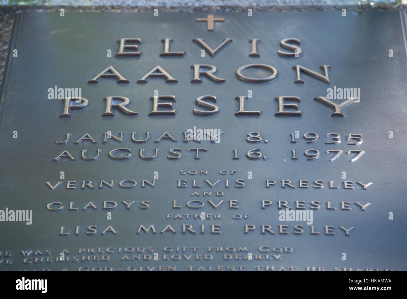 Elvis grave site hi-res stock photography and images - Alamy
