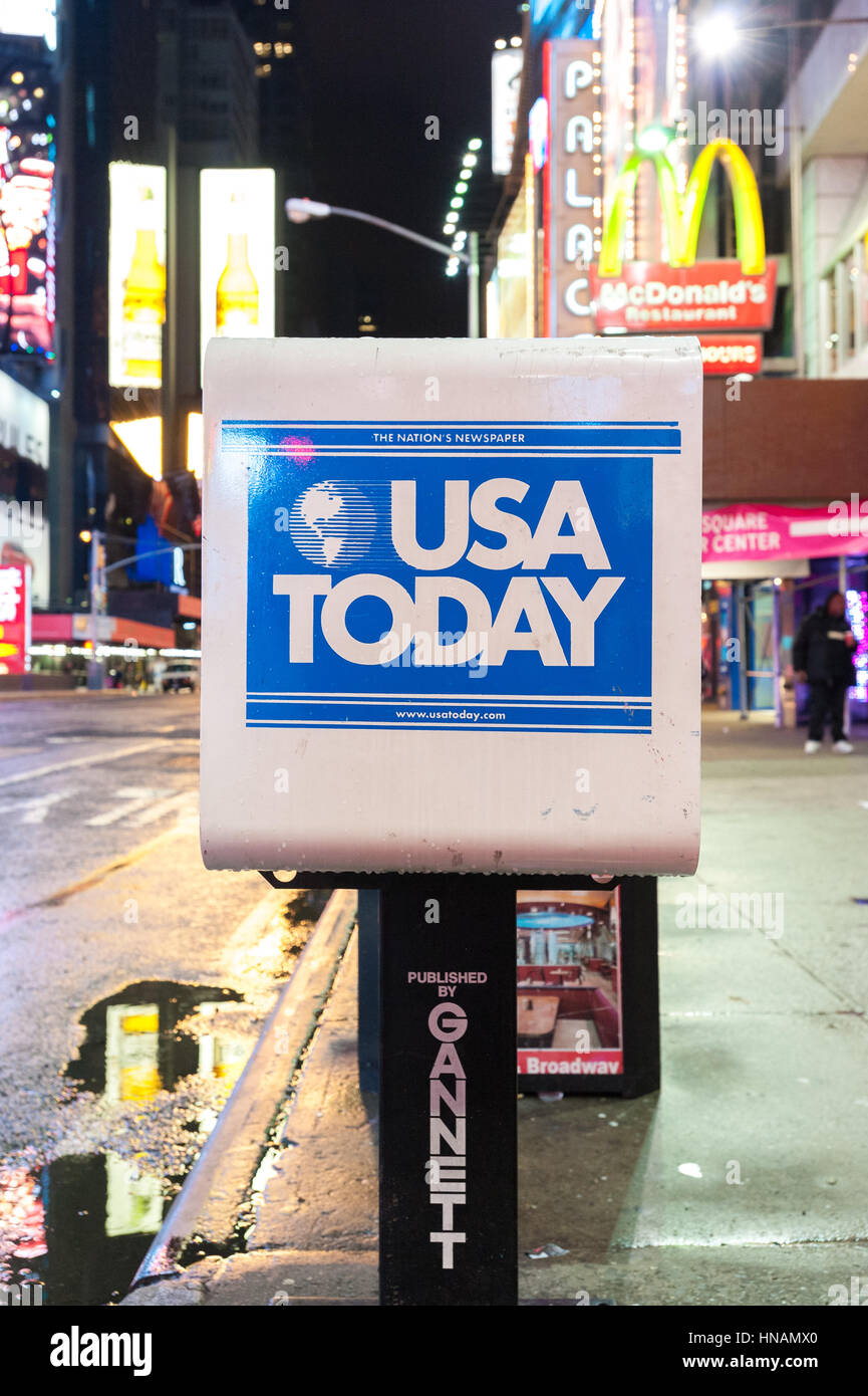 New york city street mailbox hi-res stock photography and images - Alamy