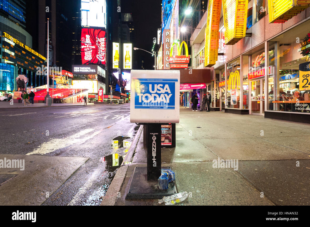 New york city street mailbox hi-res stock photography and images - Alamy
