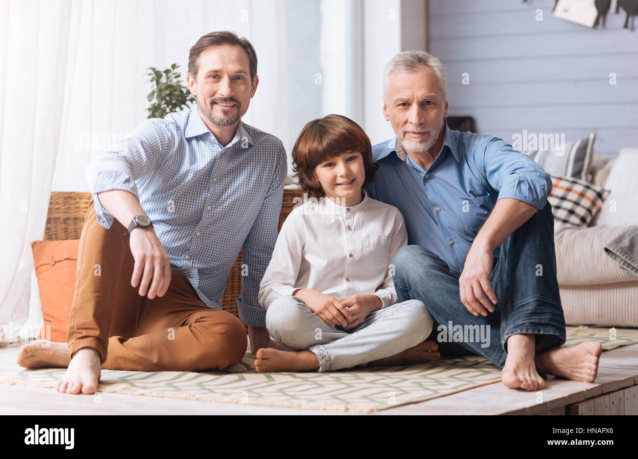 Friendly family hi-res stock photography and images - Alamy