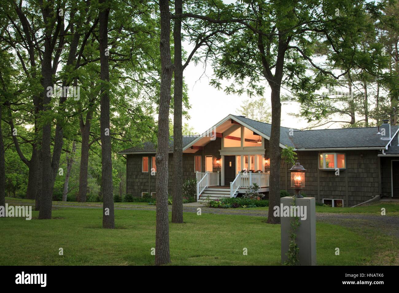 American middle class suburban house hi-res stock photography and ...