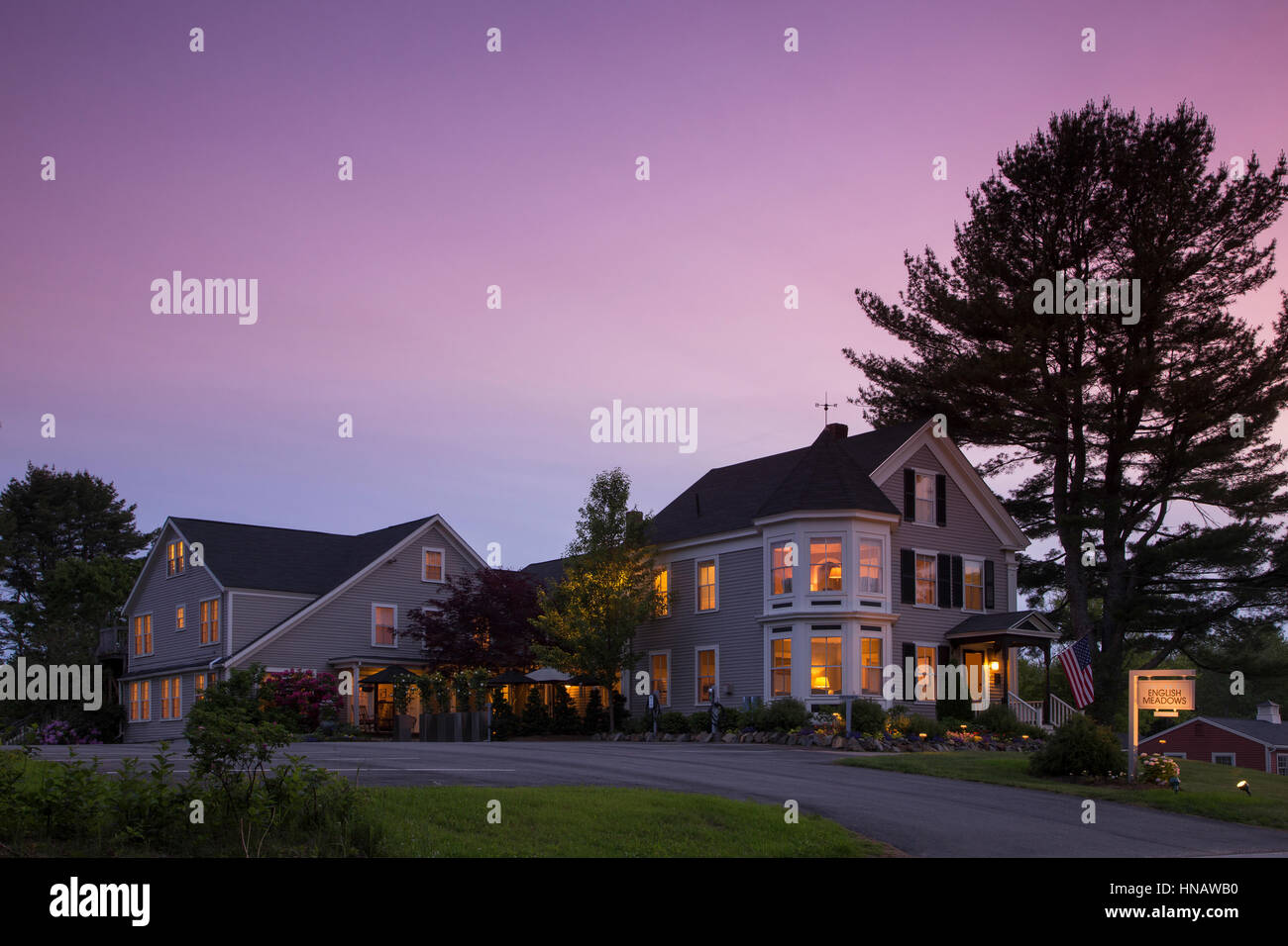 Twilight exterior of kennebunkport inn hi-res stock photography and ...