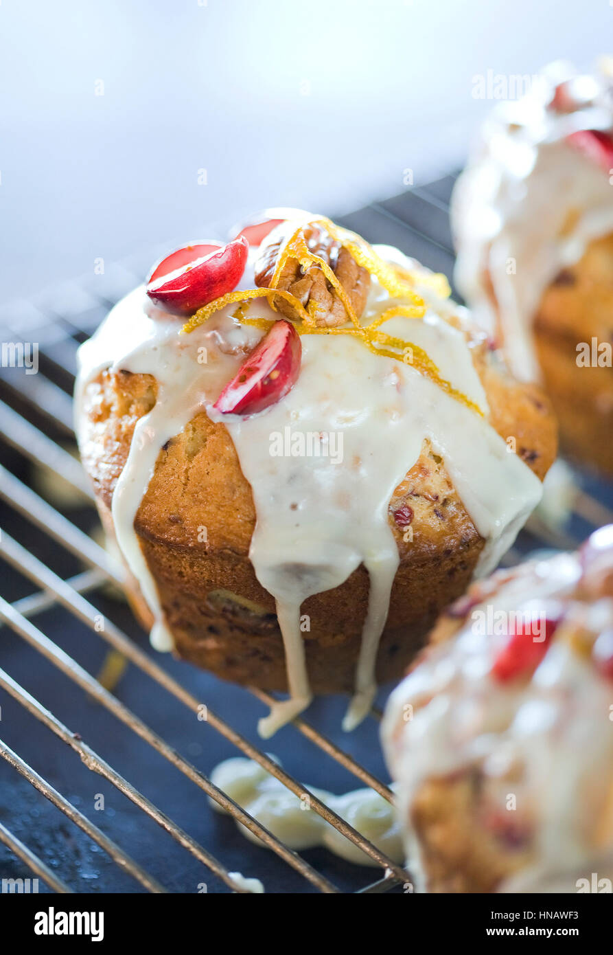 Cranberry muffin icing cooling rack hi-res stock photography and images ...