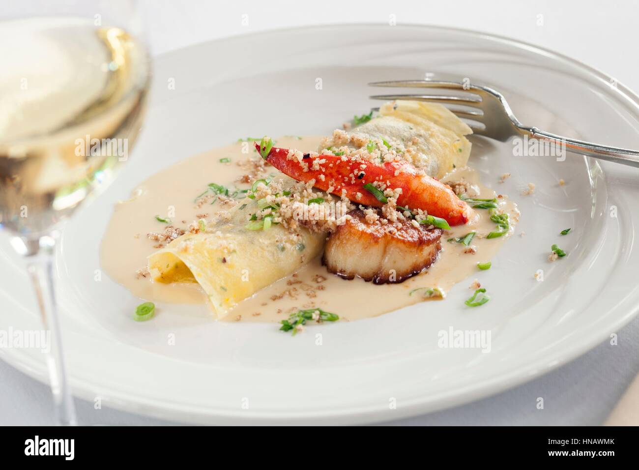 Lobster claw scallop served seafood hi-res stock photography and images ...