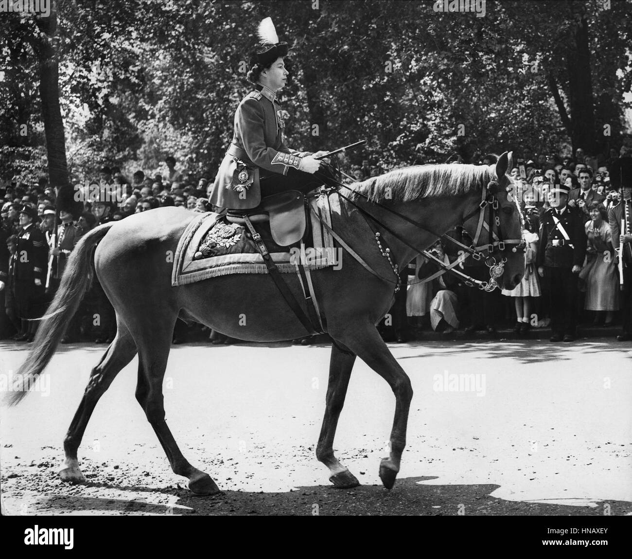 Queen Elizabeth Ii Uniform High Resolution Stock Photography and Images ...