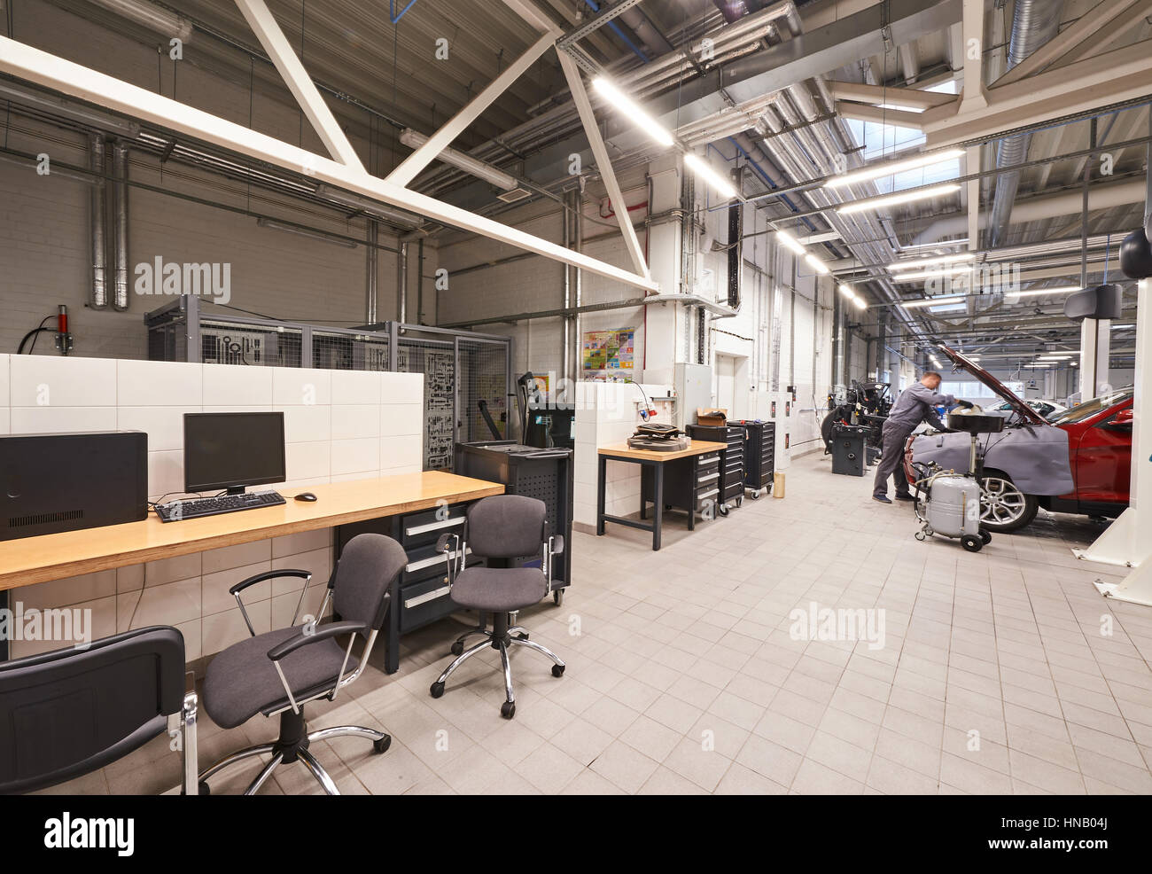 Empty car service hi-res stock photography and images - Alamy