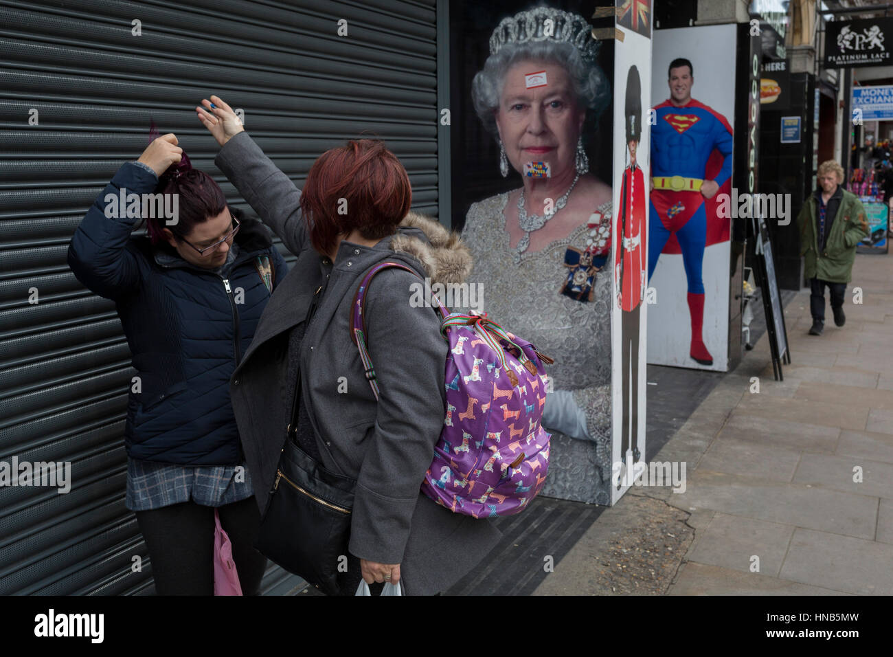 Images of young queen elizabeth hi-res stock photography and images - Alamy