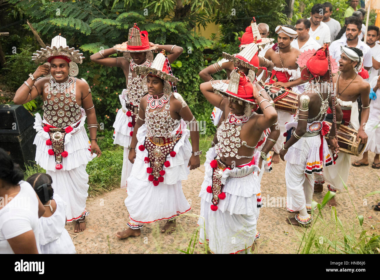 Procession to the temple, Il Full moon Poya festival, Weligama, Sri ...